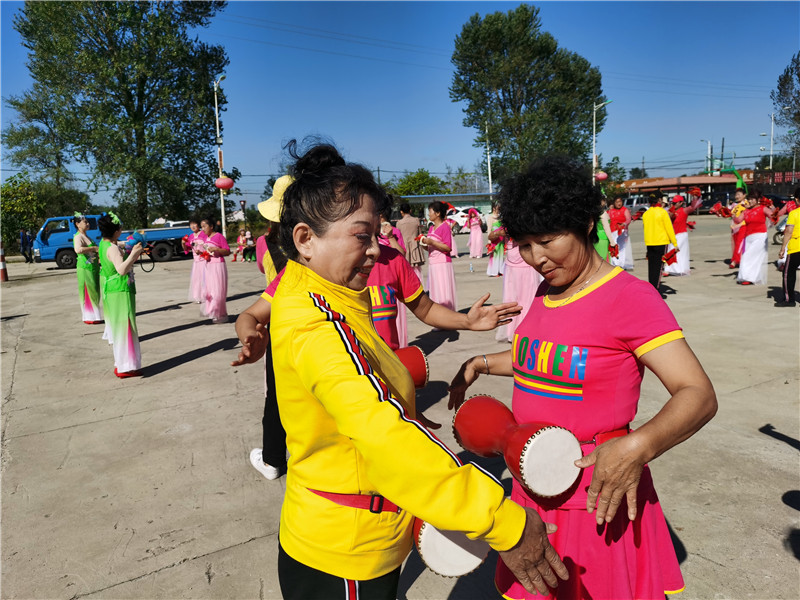 辽宁省丹东市“体育三下乡”健身展演庆丰年_国家体育总局
